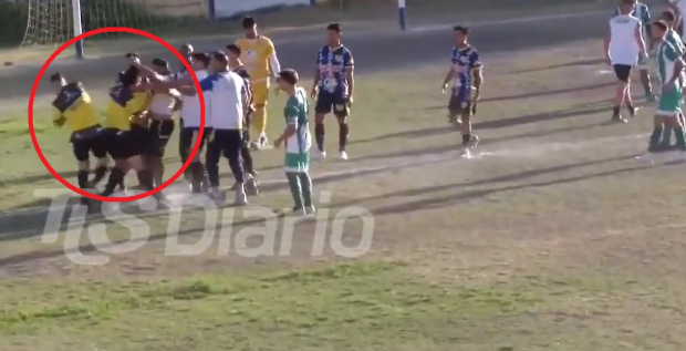 En primer plano: la cámara exclusiva de Fútbol TV que tomó la trompada ...