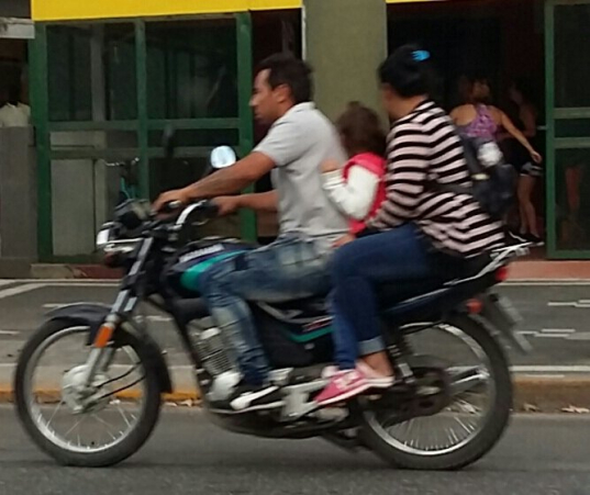 Detuvieron A Un Sanjuanino Por Escapar De La Policía Iba En Moto Con
